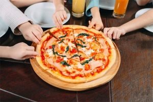 How Many Slices in a 12 Inch Pizza? The Ultimate Guide to Slicing a 12 ...